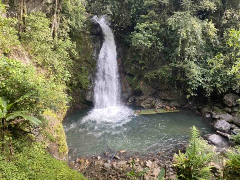 Menikmati Keindahan Alam di Air Terjun Haratai